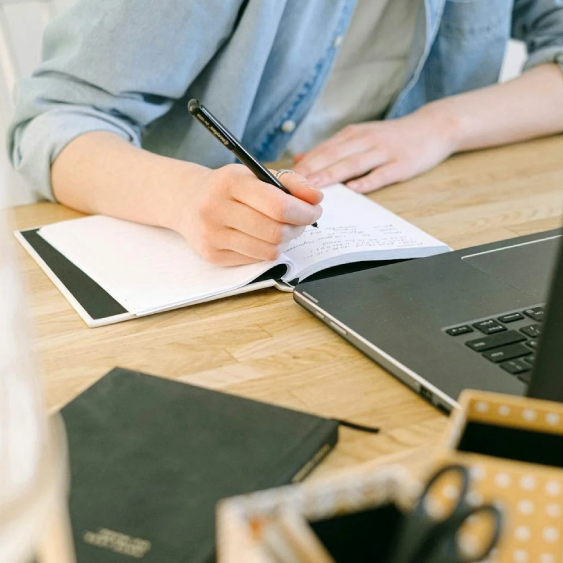 The stories we tell ourselves (and how to change them) – Dr Libby